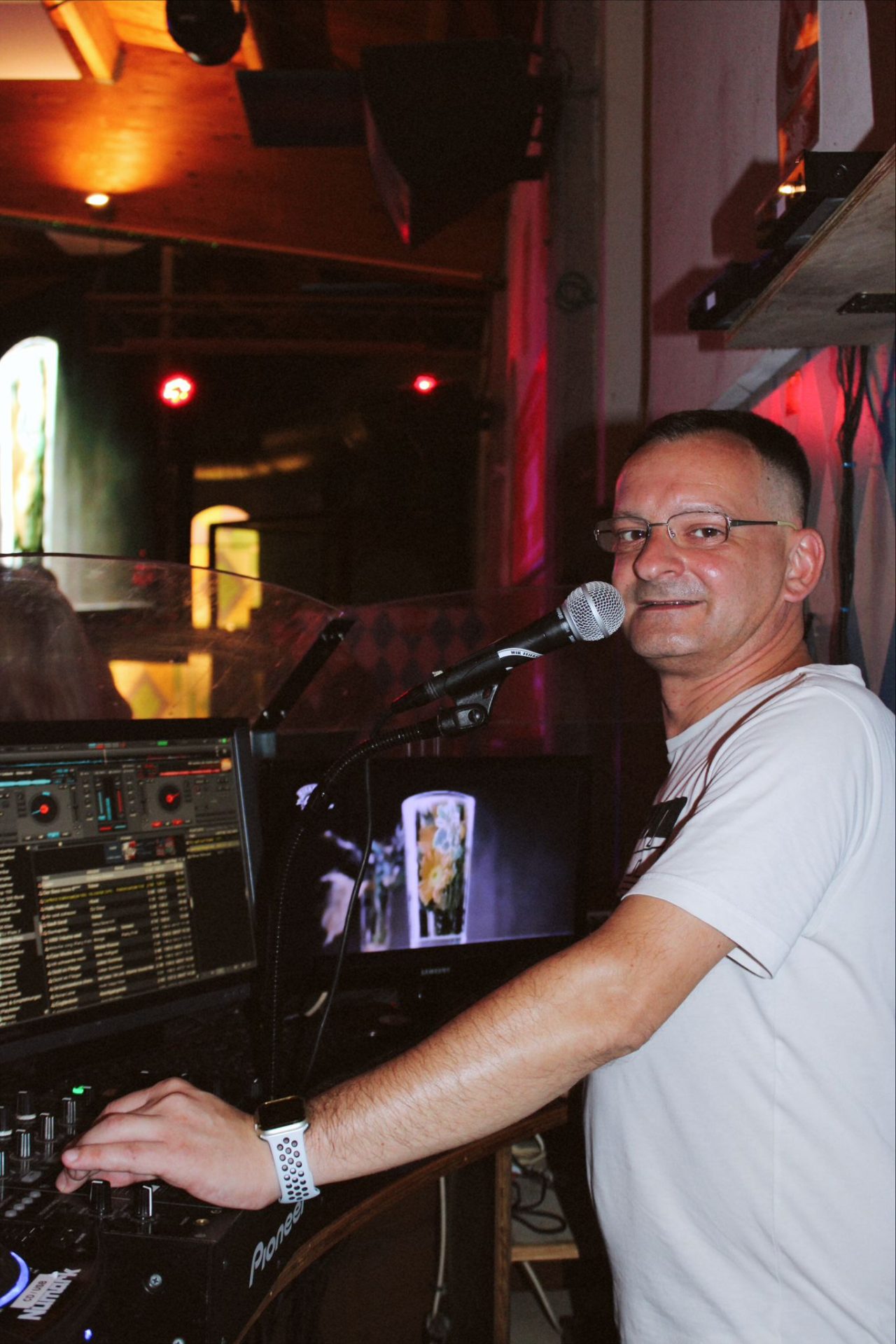 Deejay Elvis buchen - Buche jetzt den DJ aus dem Bierkönig